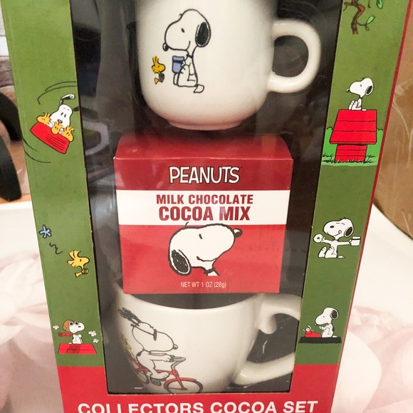 Peanuts | Kitchen | Peanuts Snoopy Cocoa Gift Set Two Cups Cocoa Mix ...